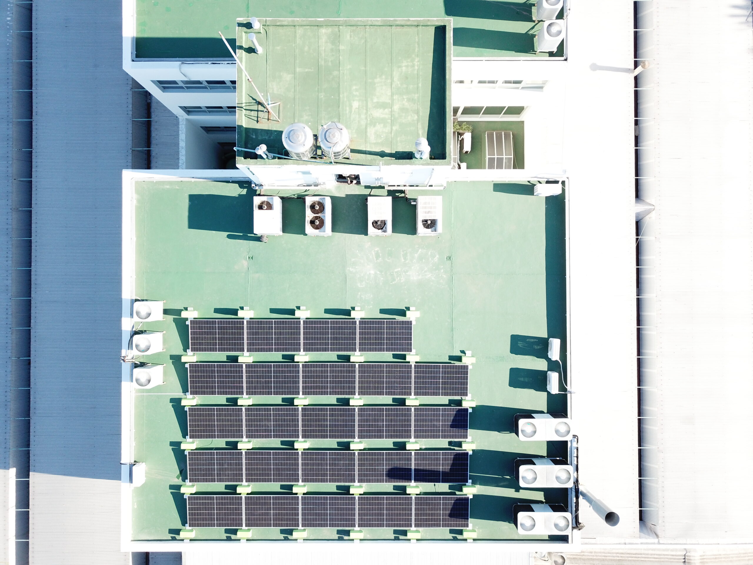 Paneles solares en la casa matriz - Micro Automación